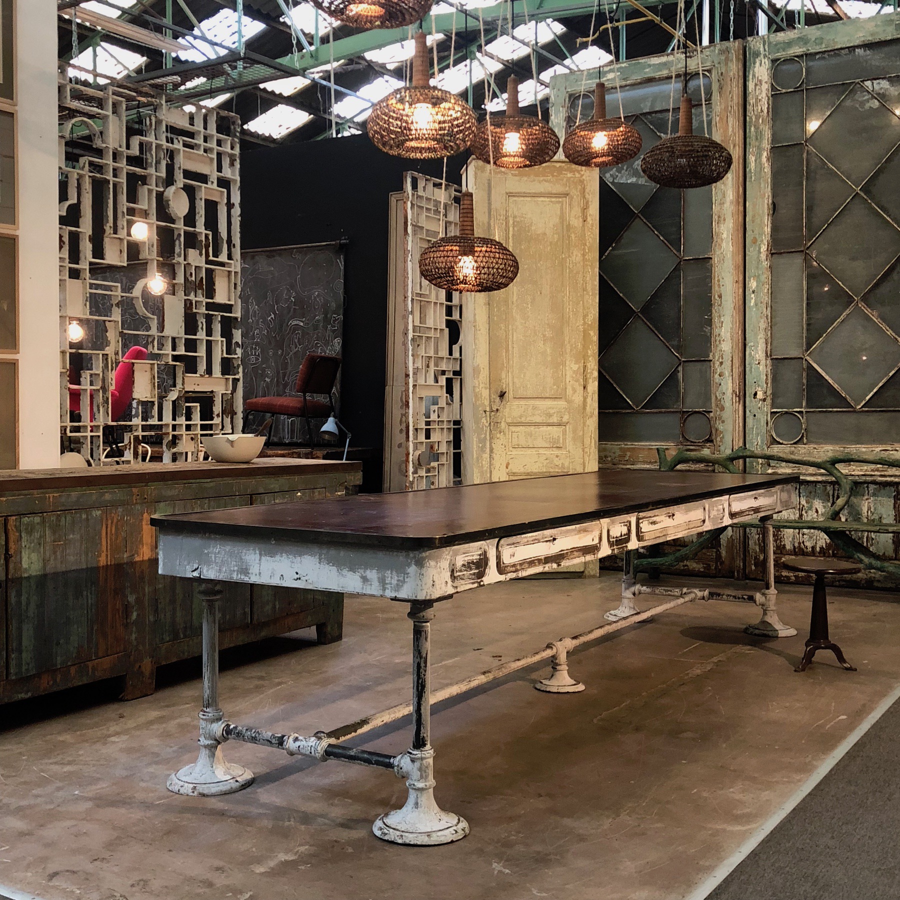 painted bank table – Objet Vagabond