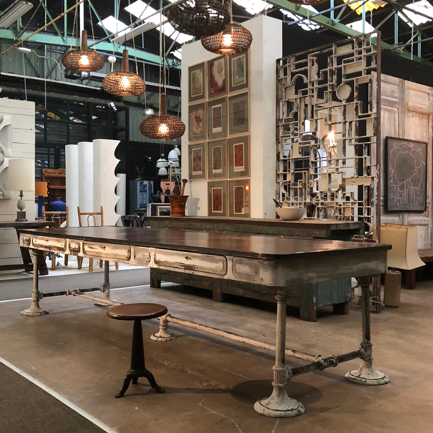 painted bank table – Objet Vagabond