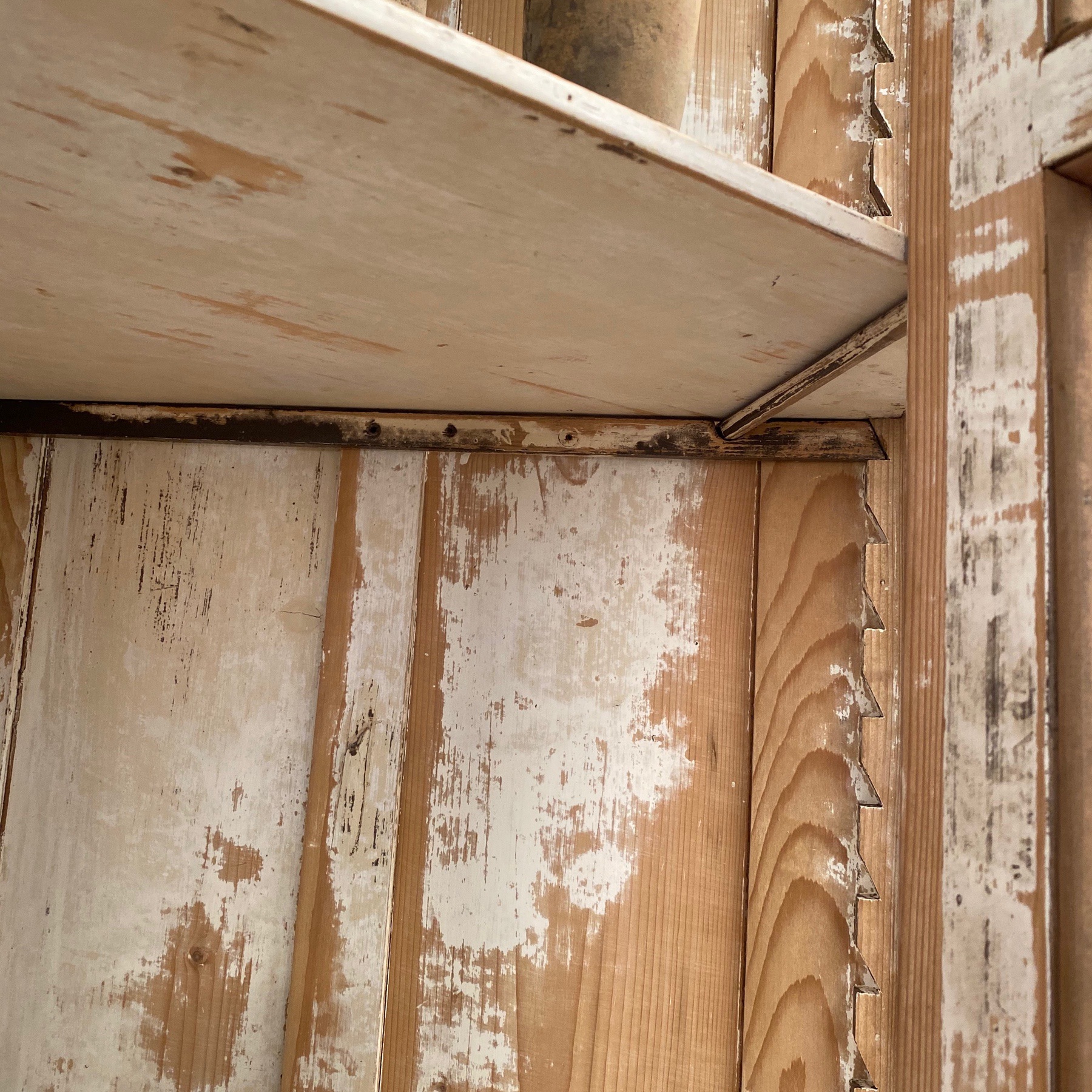 french painted showcase – Objet Vagabond