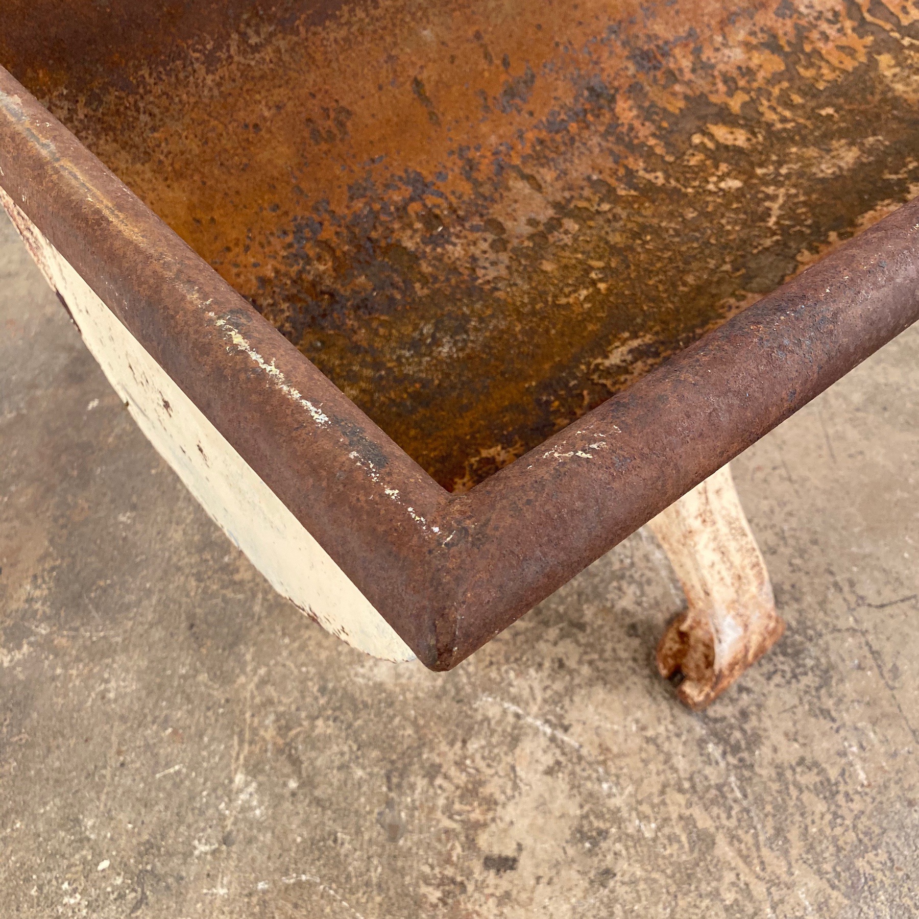 industrial metal trough – Objet Vagabond