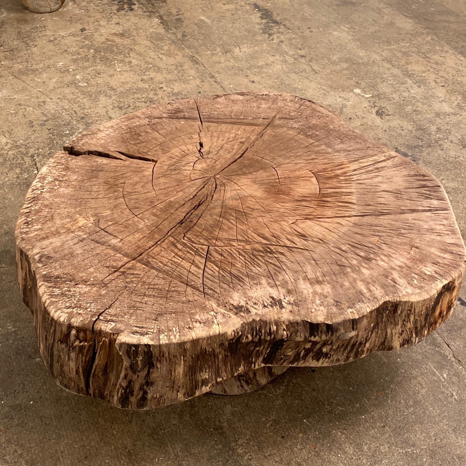 massive raw tables – Objet Vagabond