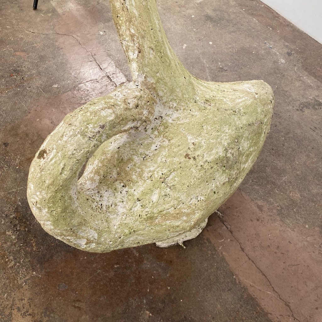 big concrete goose – Objet Vagabond
