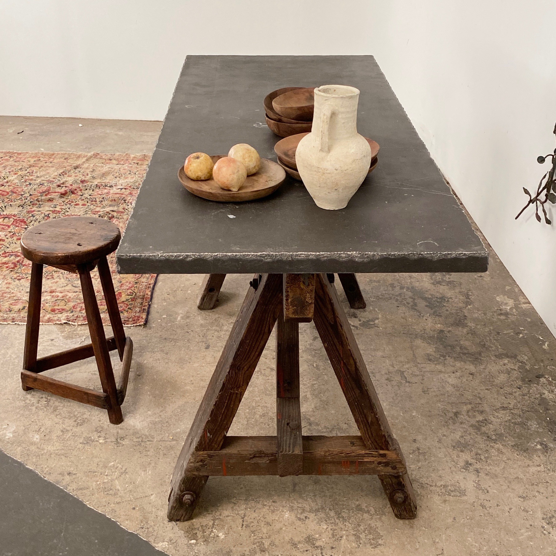 massive stone tables – Objet Vagabond