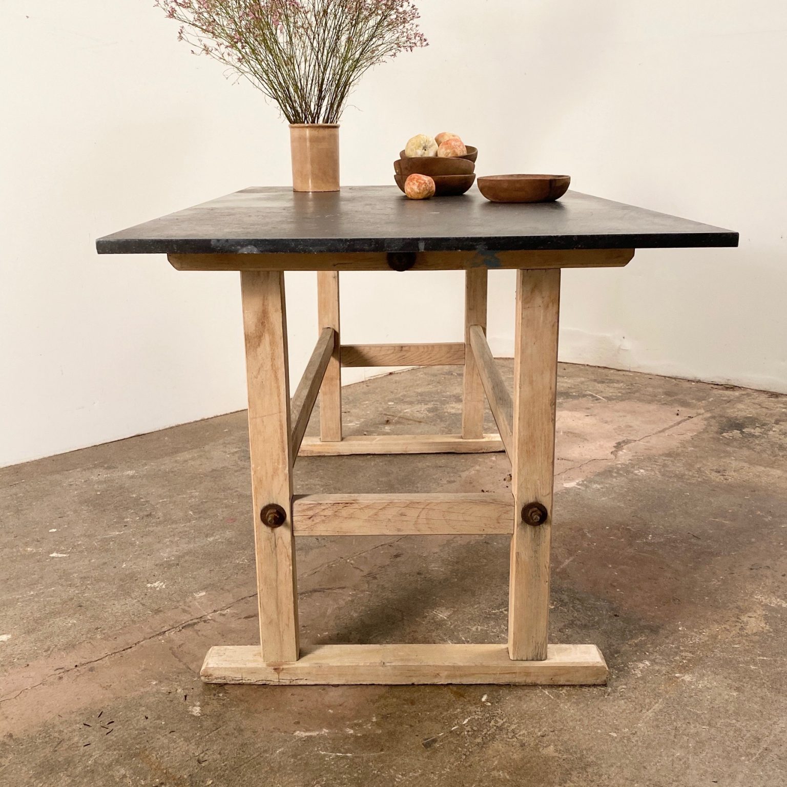 blue stone table – Objet Vagabond