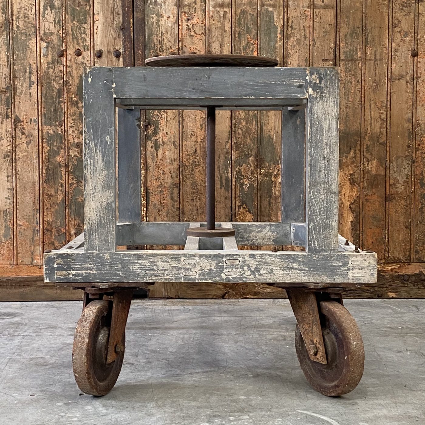 painted pottery stand – Objet Vagabond