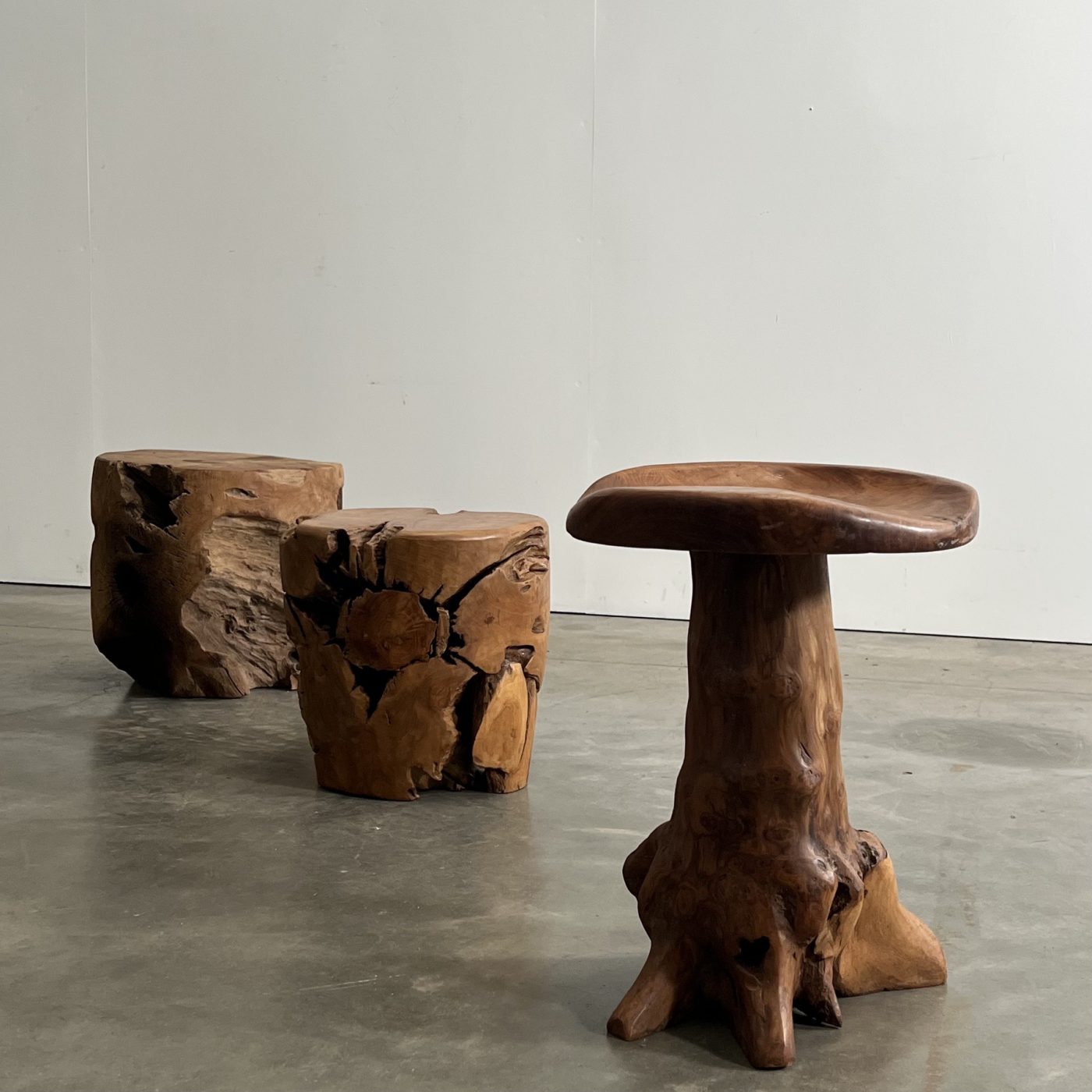 wooden fragments and stool – Objet Vagabond