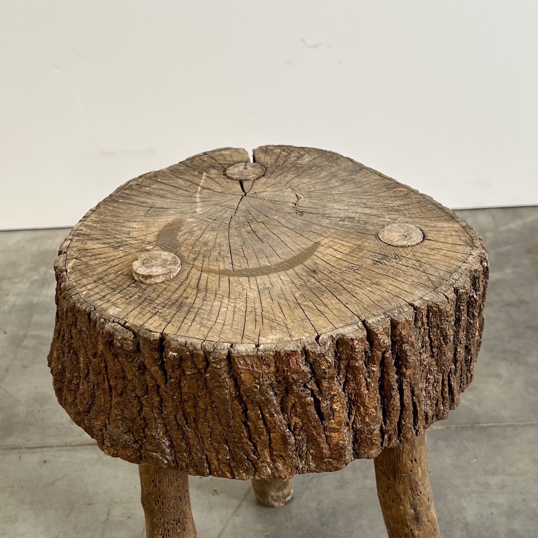 primitive stools – Objet Vagabond
