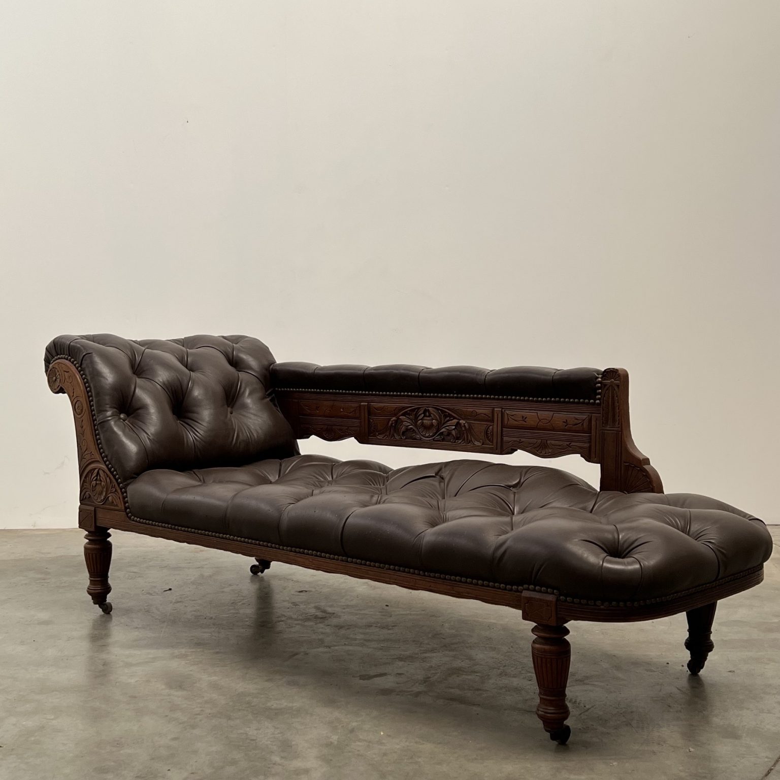 leather meridienne – Objet Vagabond