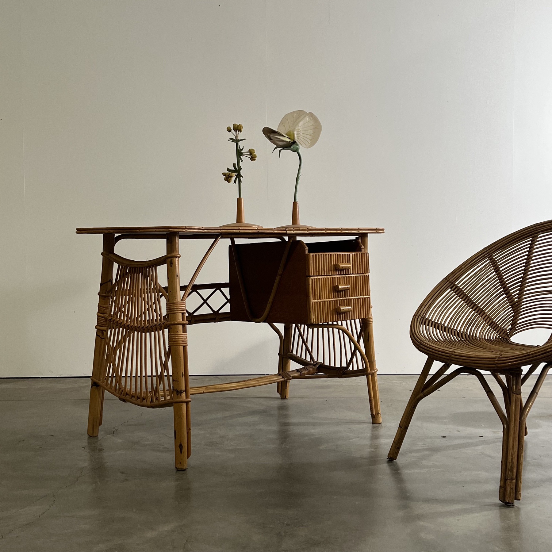 1970 rattan desk – Objet Vagabond