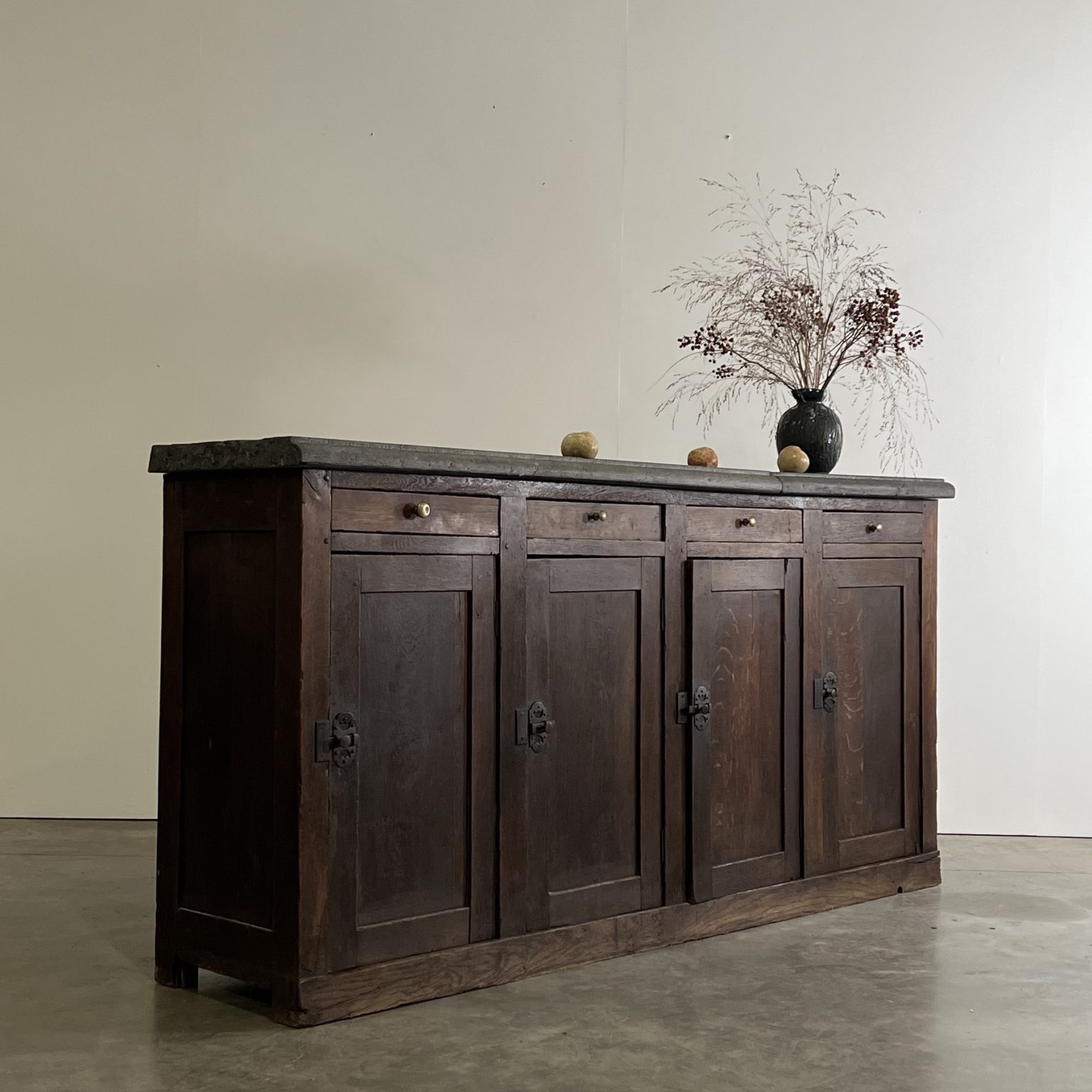 stone buffet – Objet Vagabond