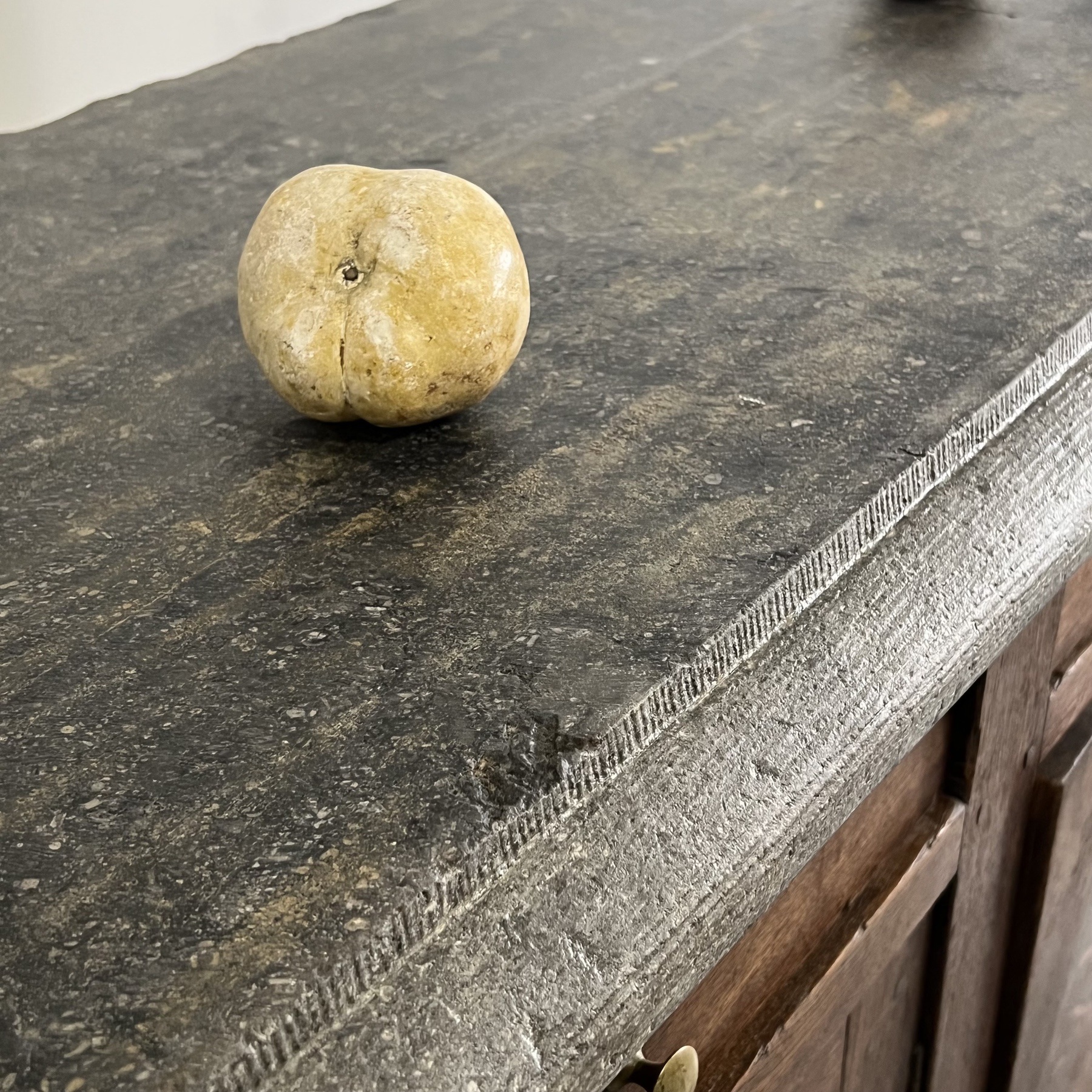 stone buffet – Objet Vagabond