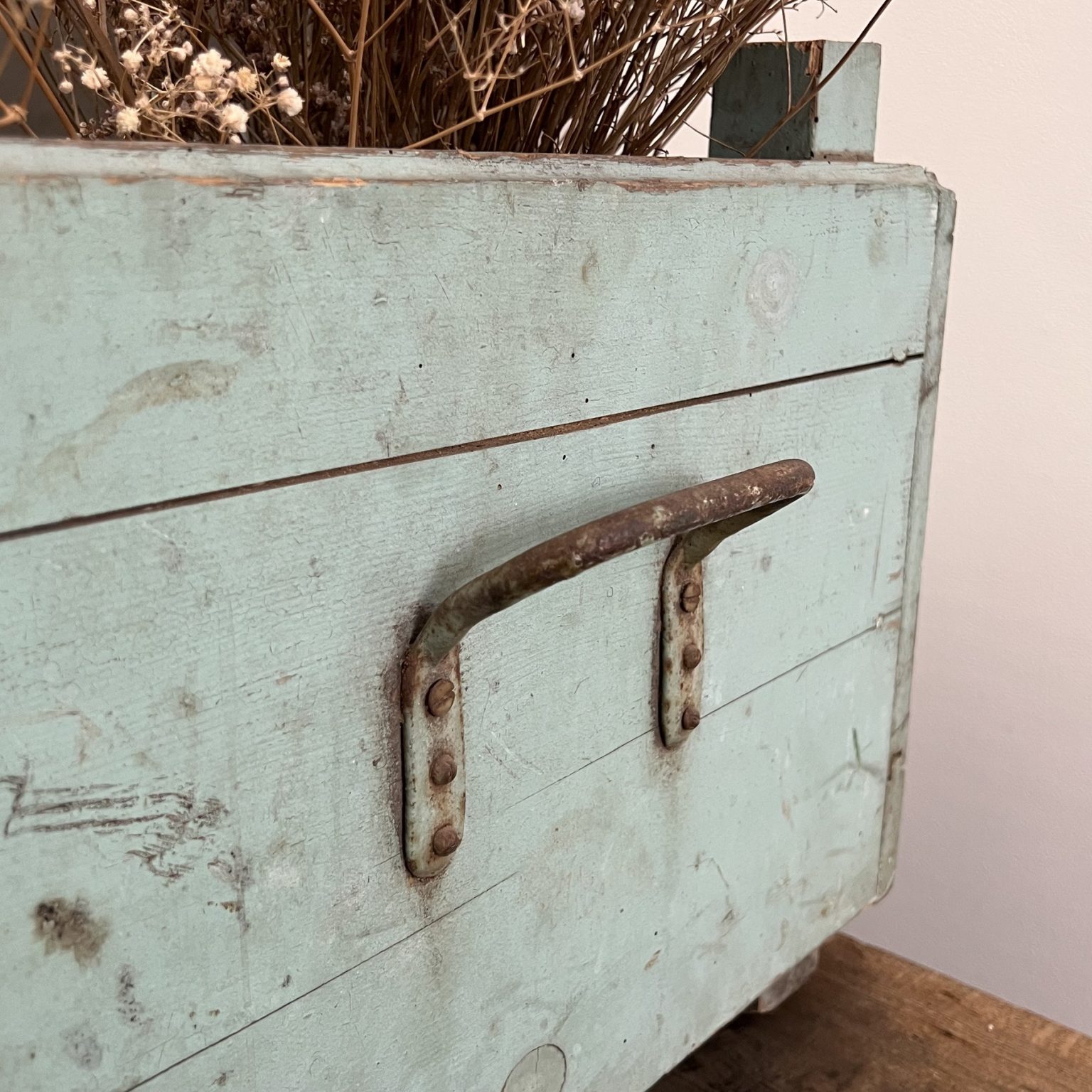 painted wooden planter – Objet Vagabond