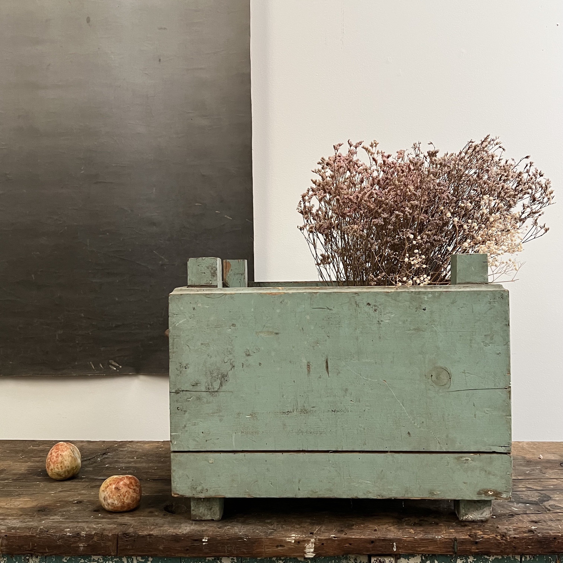 painted wooden planter – Objet Vagabond