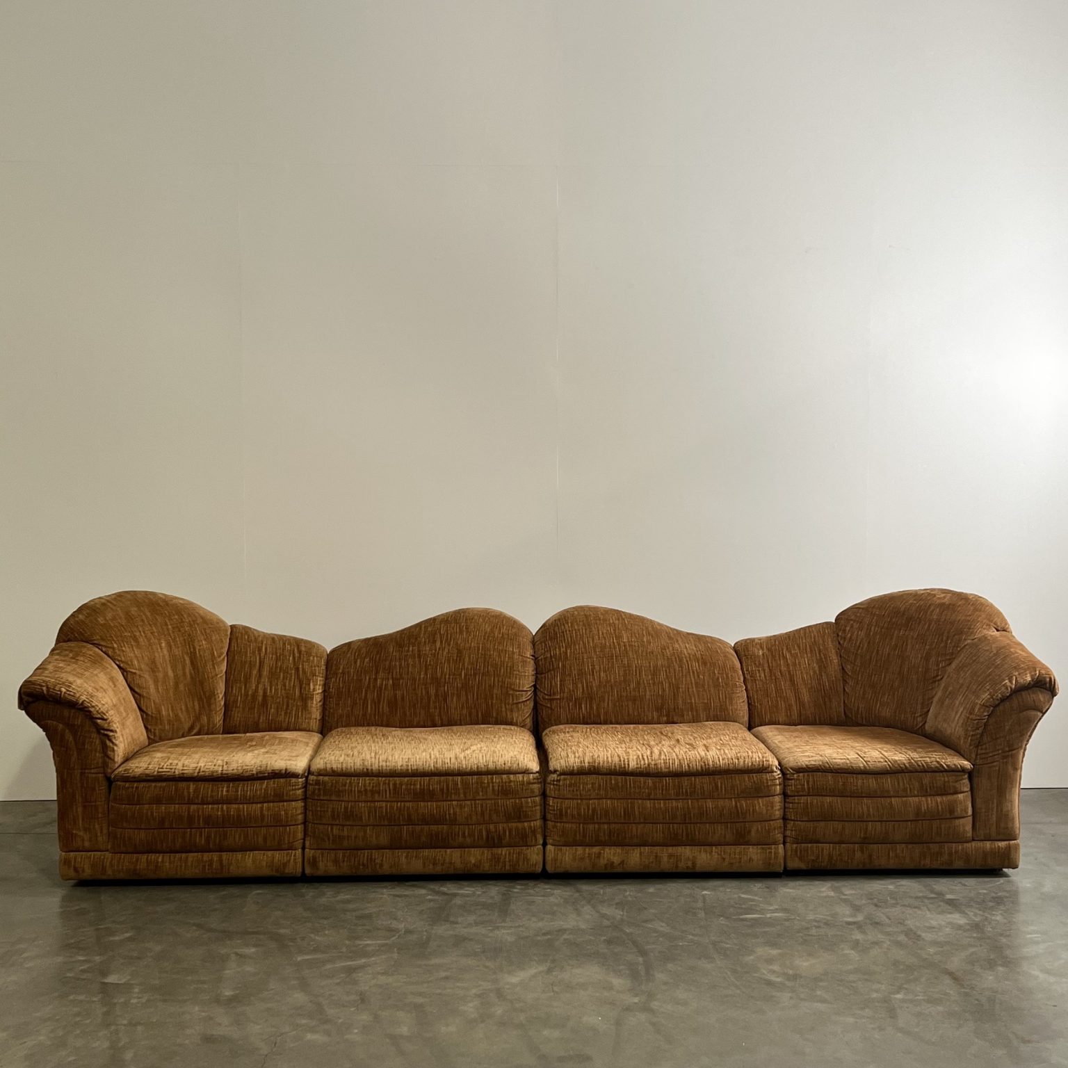Huge velvet sofa – Objet Vagabond