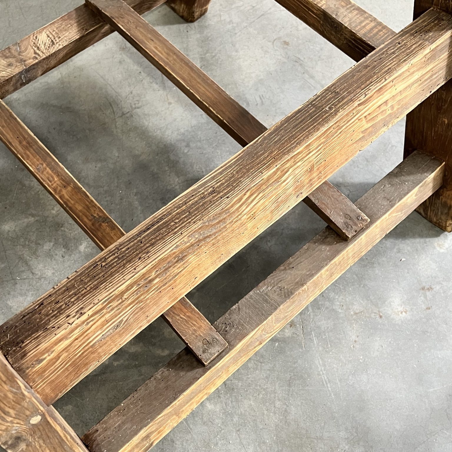 stone work table – Objet Vagabond