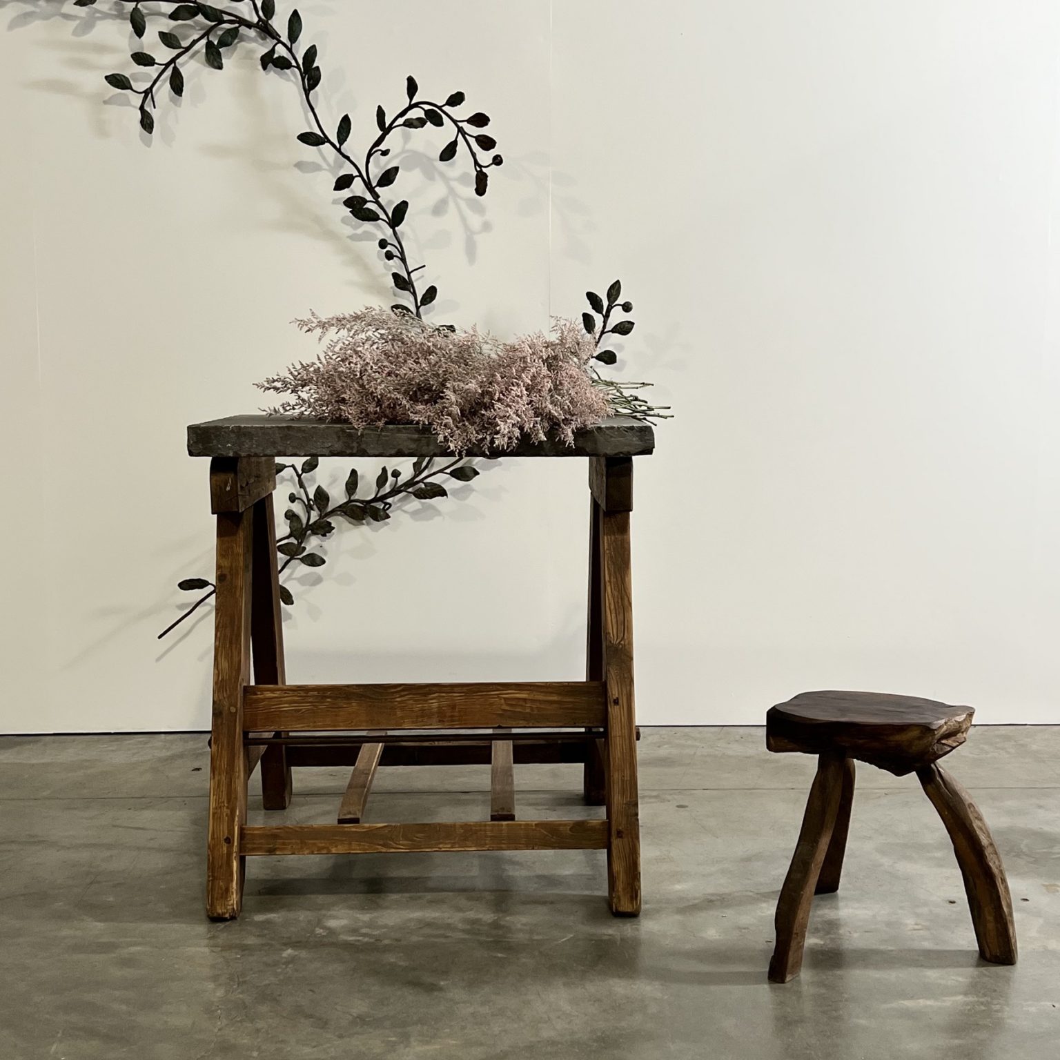 stone work table – Objet Vagabond