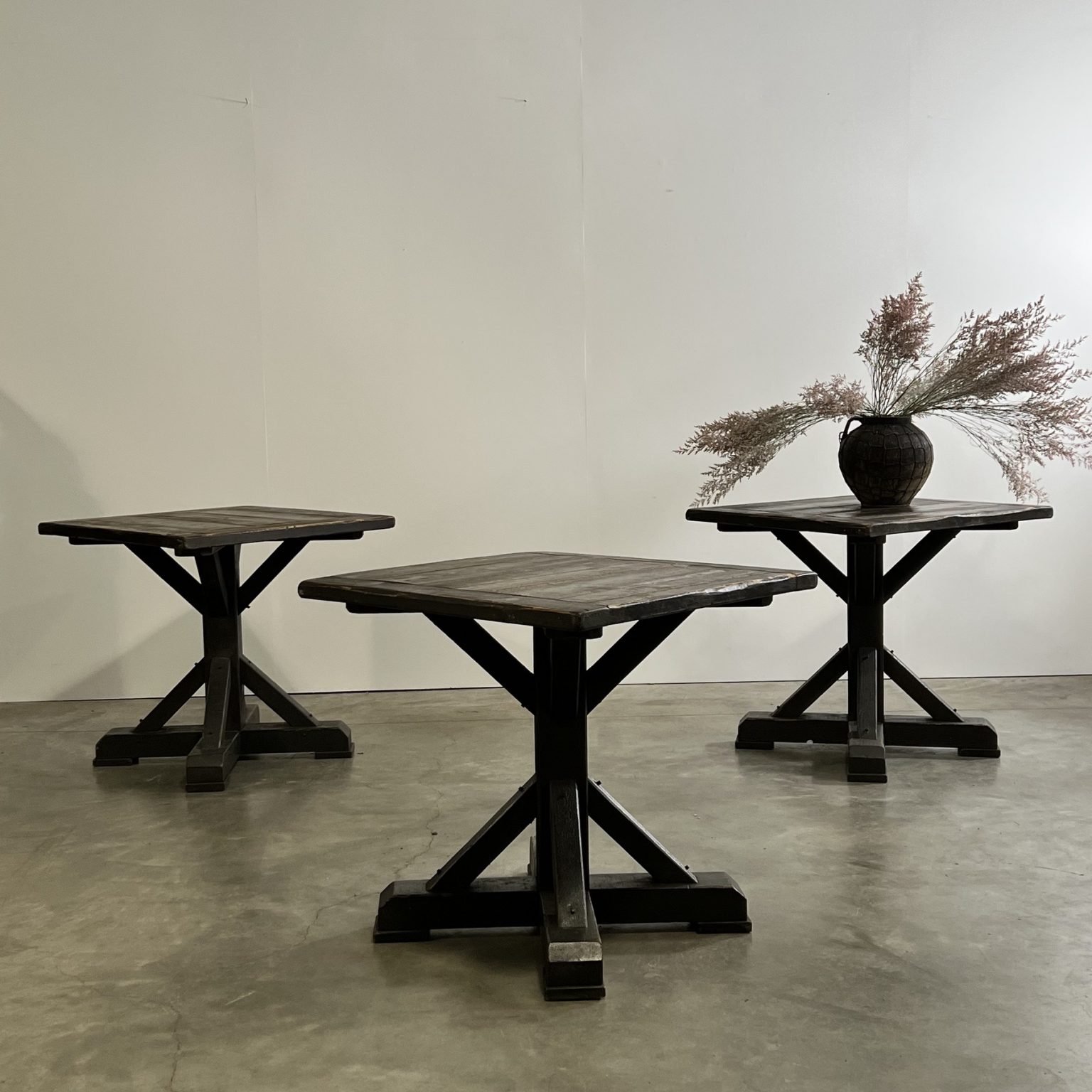 massive square tables – Objet Vagabond