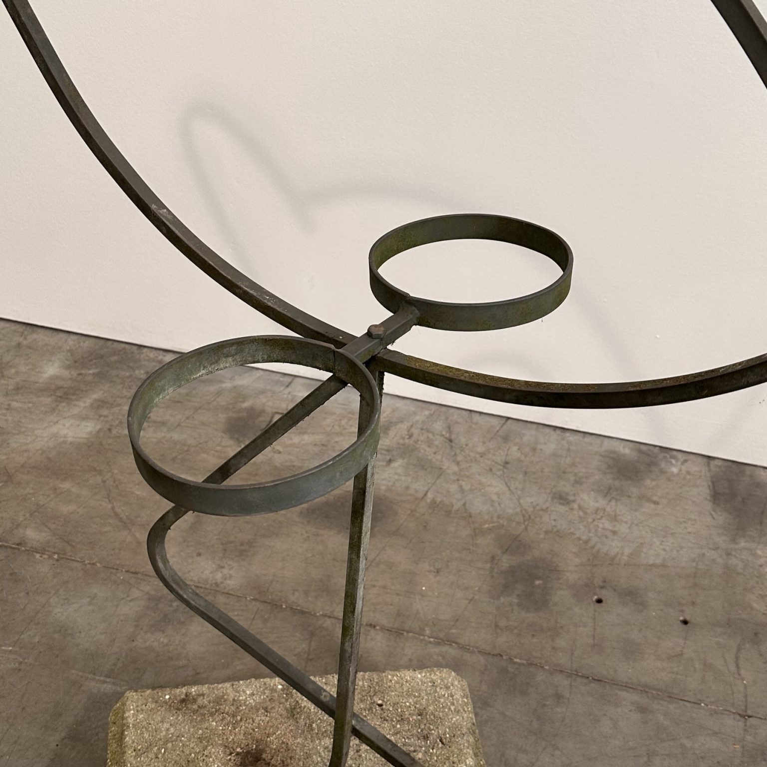 wrought iron stand – Objet Vagabond