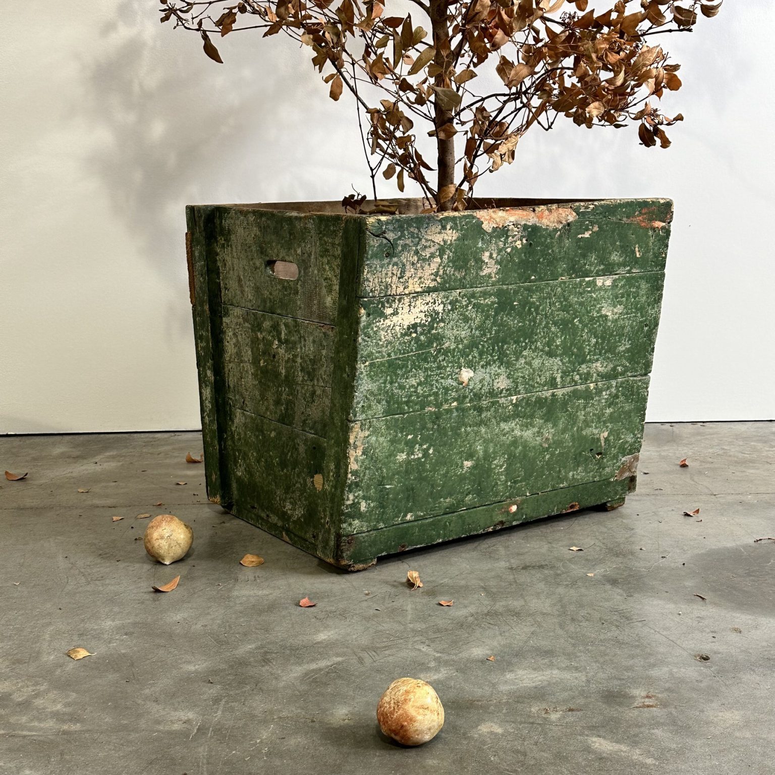 painted wooden planter – Objet Vagabond