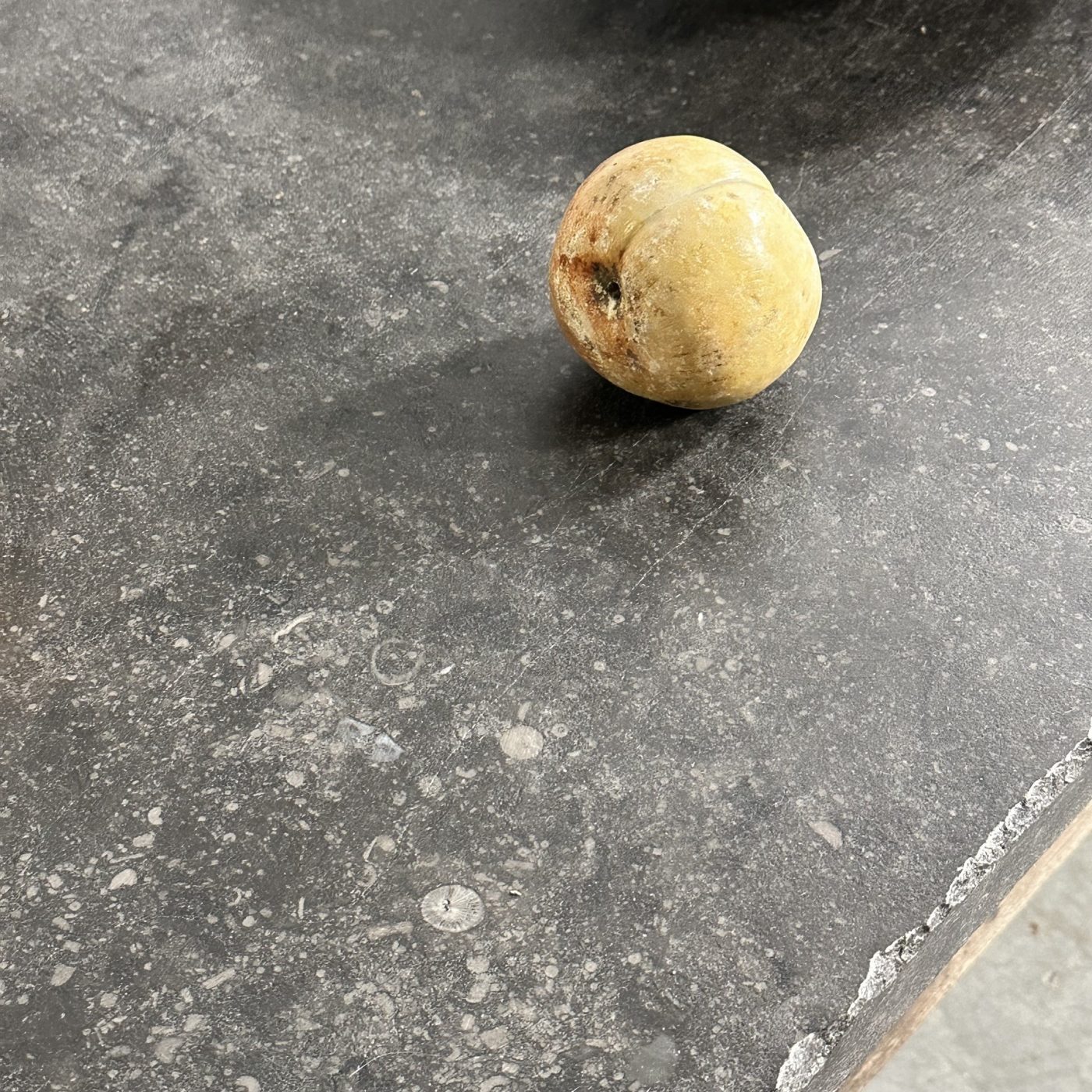 stone low table – Objet Vagabond