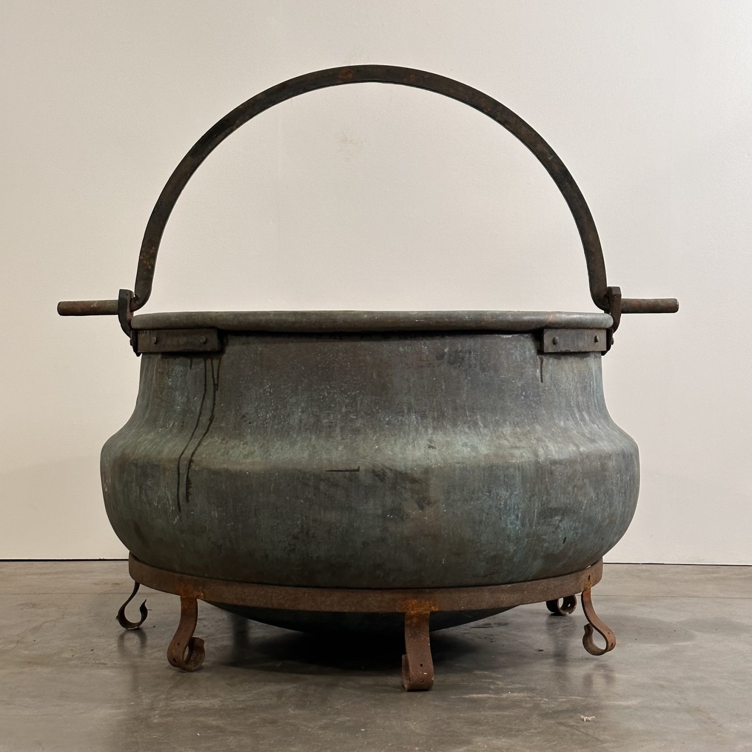 huge copper cauldron – Objet Vagabond