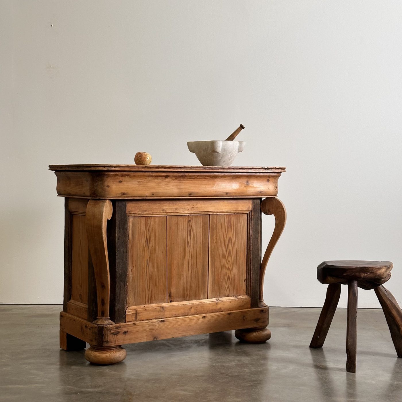 pine counter – Objet Vagabond