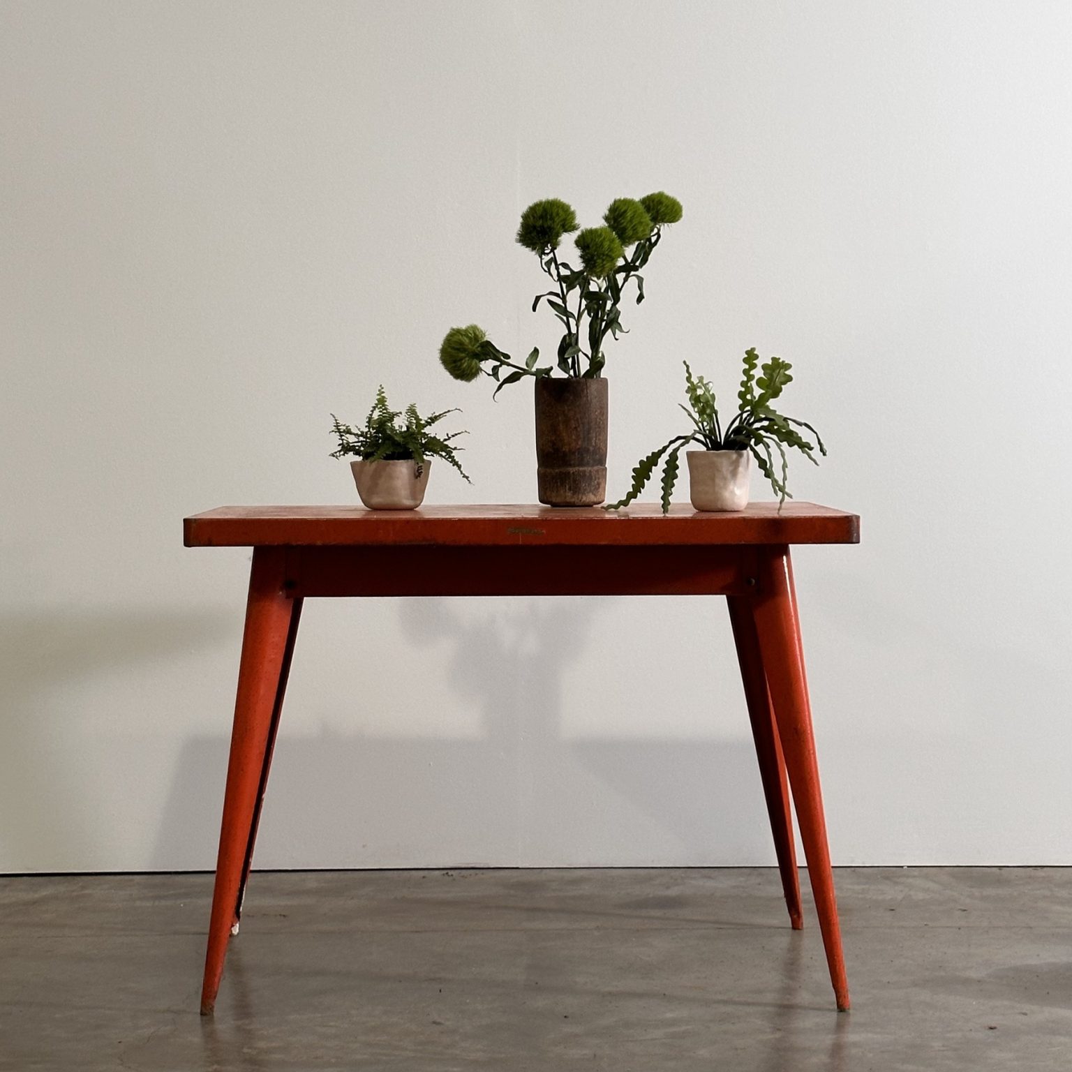 red tolix table – Objet Vagabond