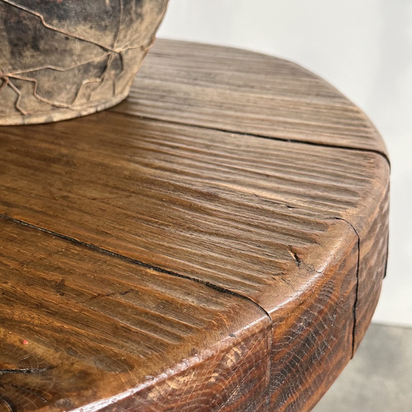 solid round table – Objet Vagabond