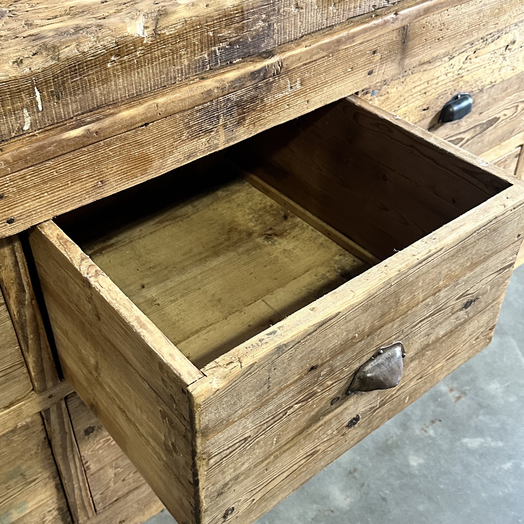 carpenter workbench chest – Objet Vagabond