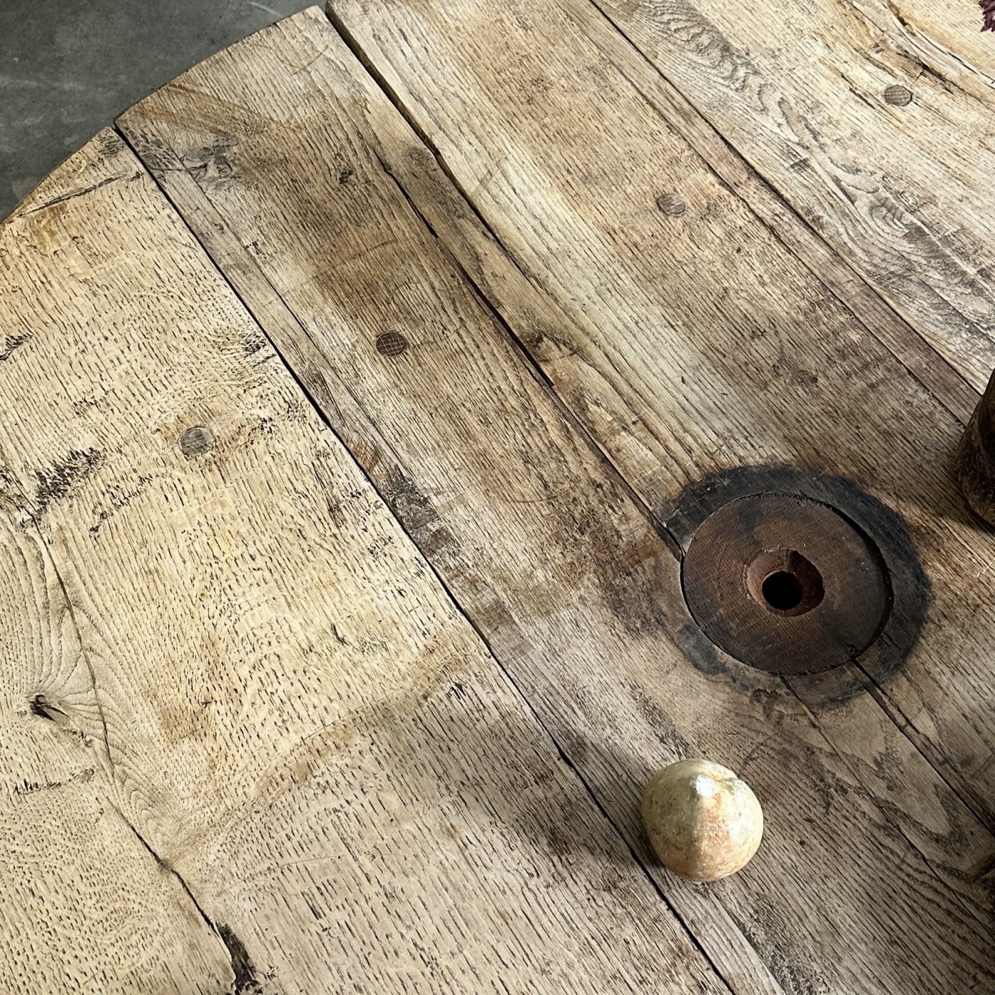 solid round coffee table – Objet Vagabond