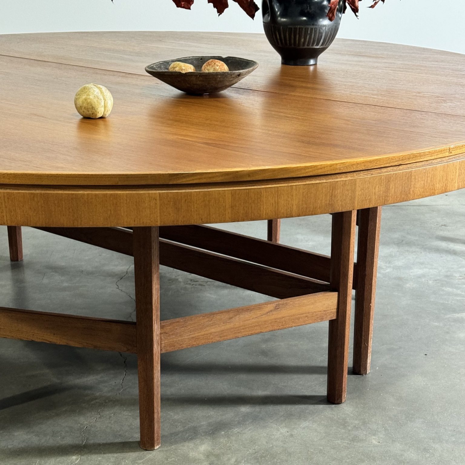 large round table – Objet Vagabond
