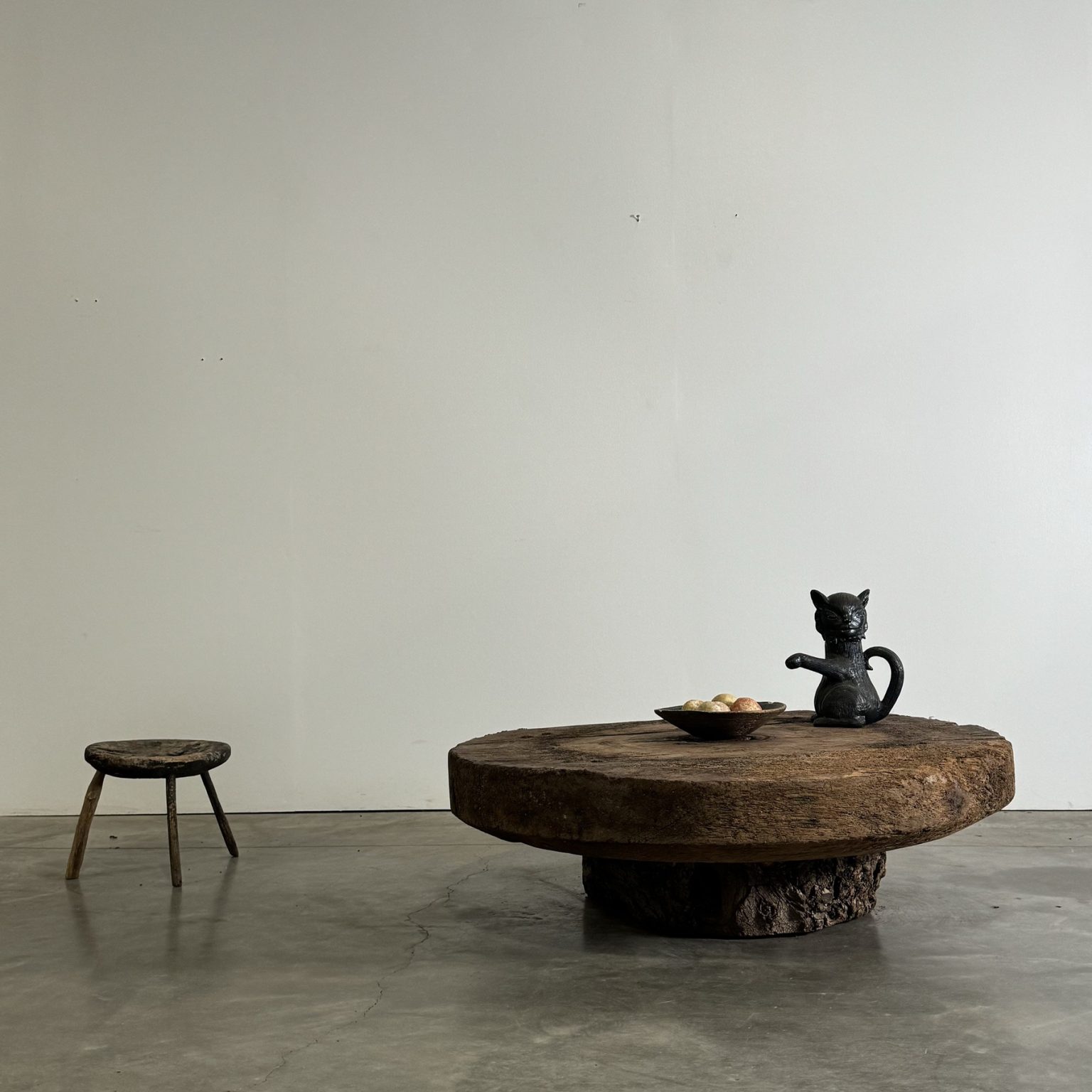 round coffee table – Objet Vagabond
