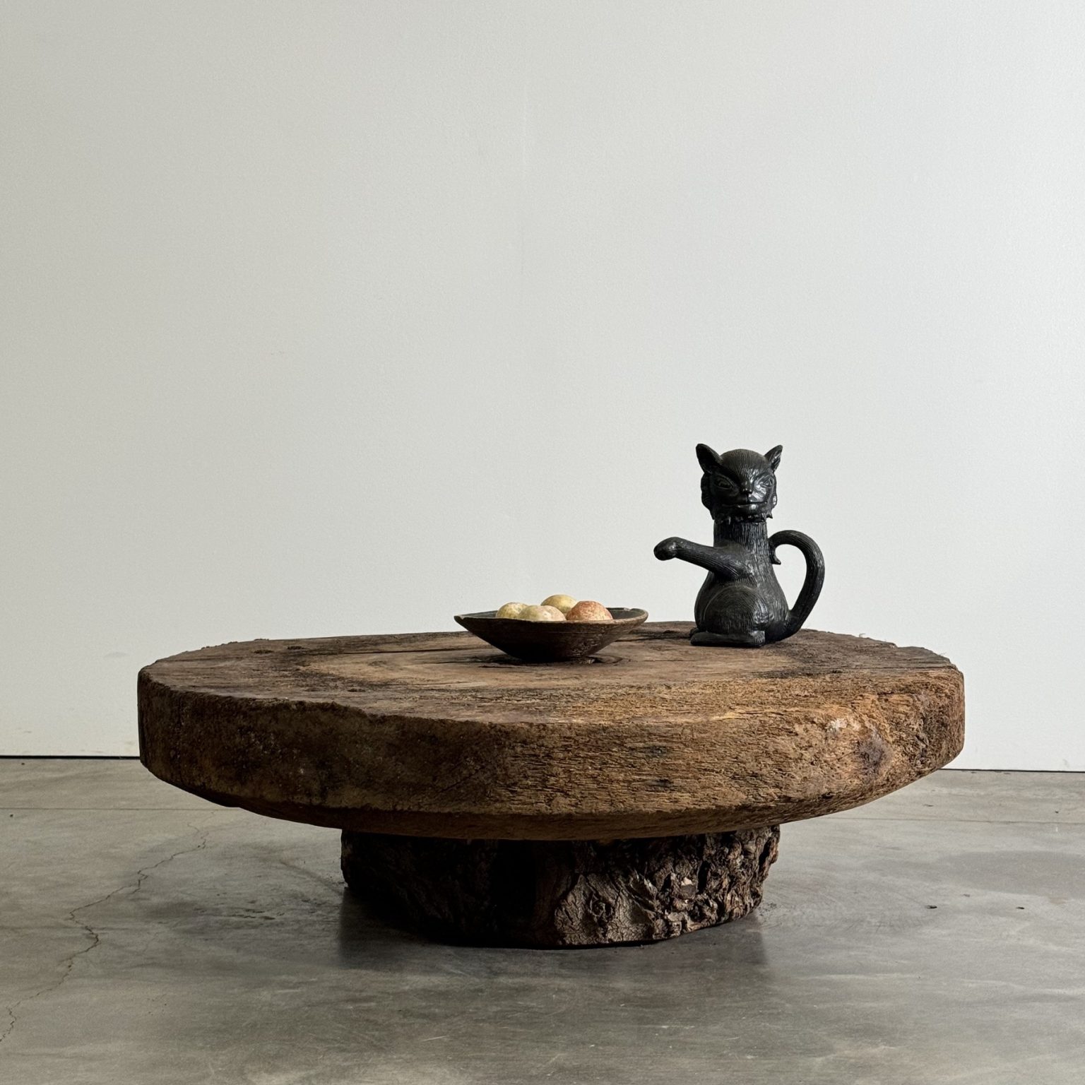 round coffee table – Objet Vagabond