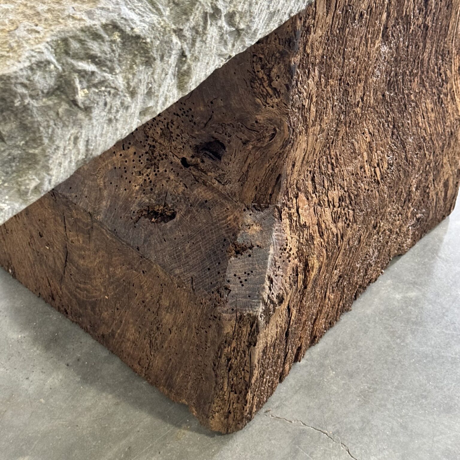 stone console – Objet Vagabond