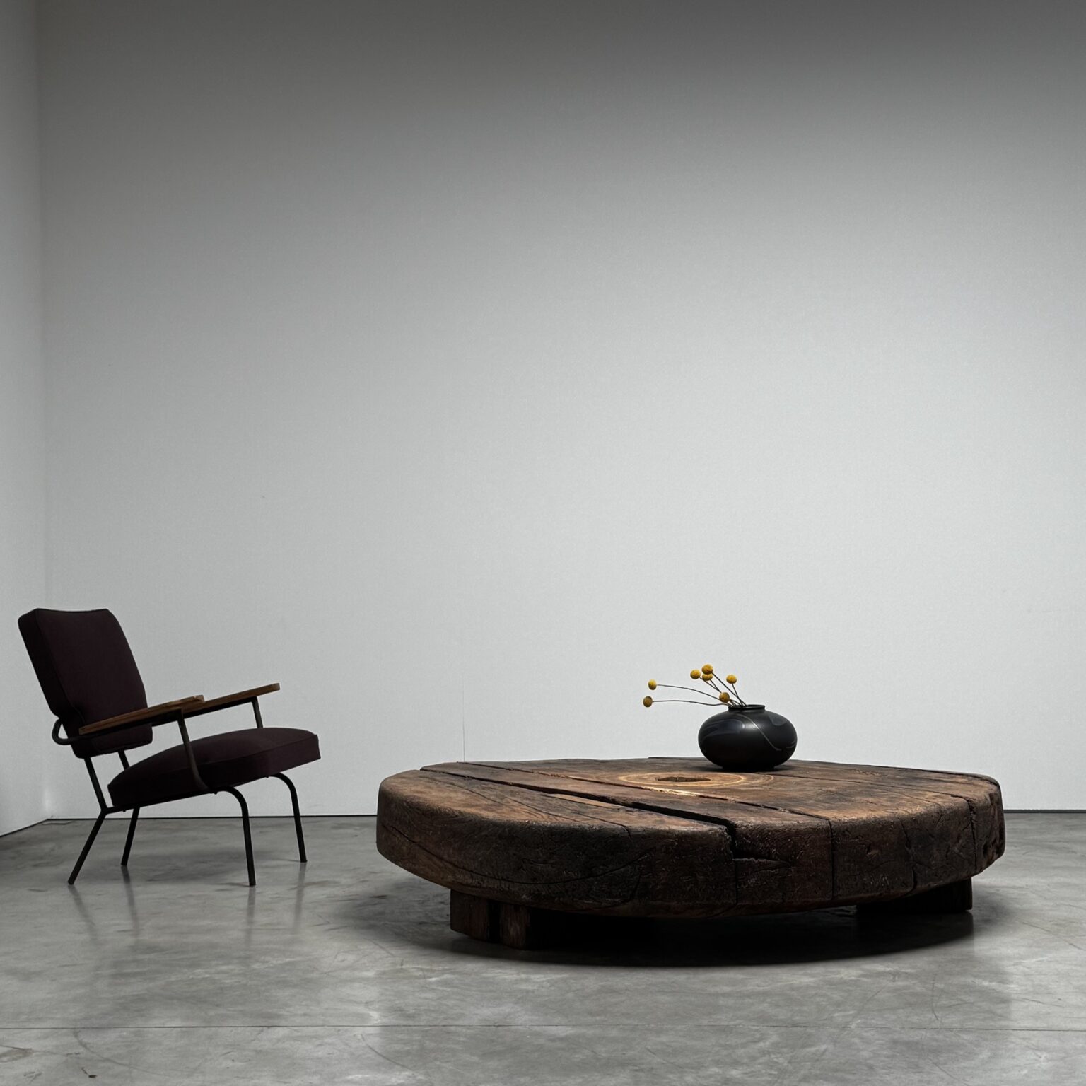 solid round coffee table – Objet Vagabond